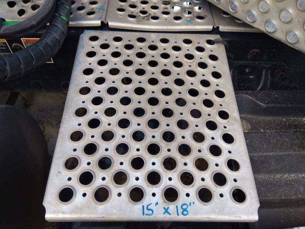 NA KENWORTH T680 DECK (CATWALK) STEP 3784942 | eBay